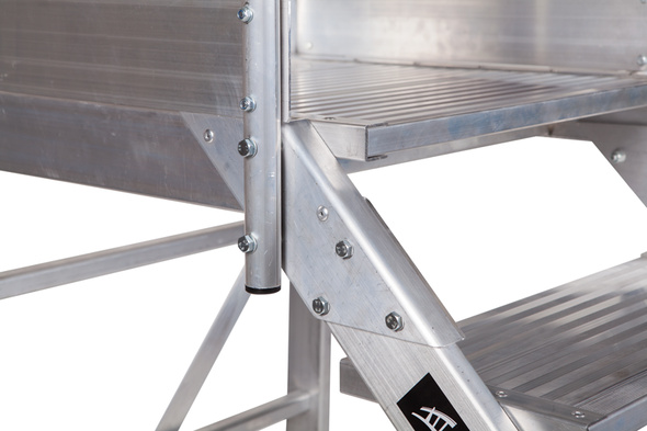 MAX - escaleras de acceso - 45º y 60 º - altura máxima de trabajo 4,79 ...