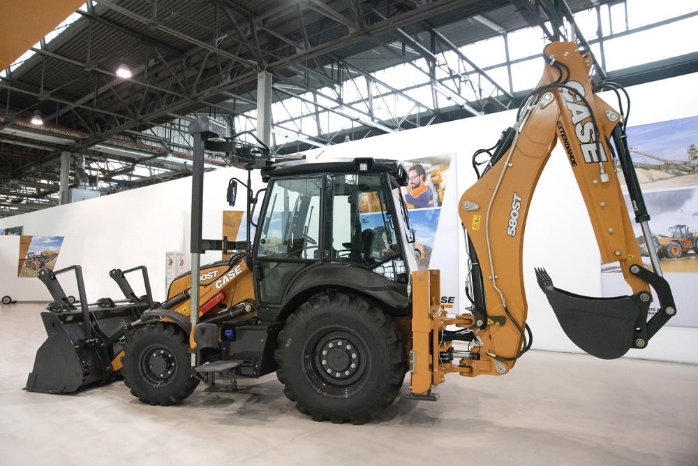 CASE Construction Equipments lanza un prototipo de retrocargadora ...
