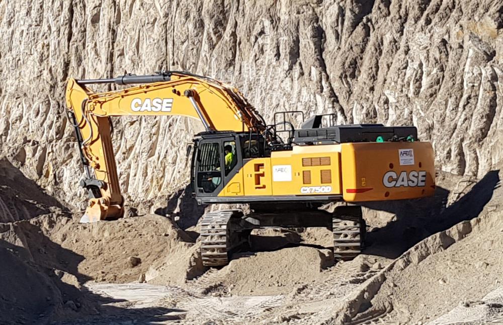 CASE vende la primera excavadora CASE CX750D en España | Construnario.com